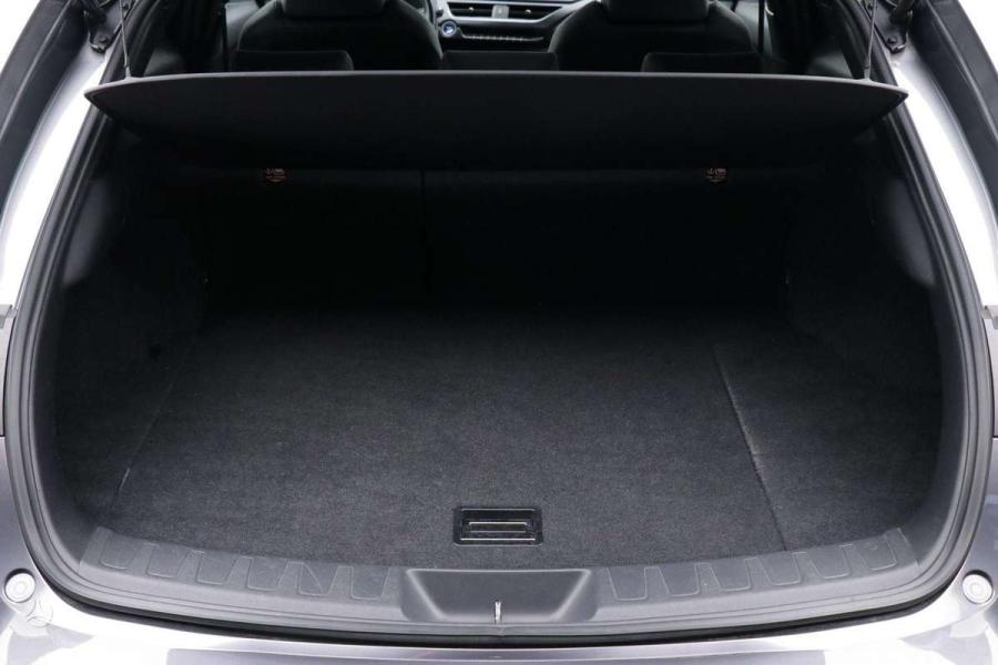 Grey Lexus UX 250h 2021 in Vilnius, with an engine capacity of 1.99 L and mileage of 120 thousand km for 24400 €, photo 11 on AUTOMOTO.COM.LV