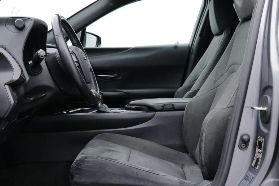 Grey Lexus UX 250h 2021 in Vilnius, with an engine capacity of 1.99 L and mileage of 120 thousand km for 24400 €, photo 12 on AUTOMOTO.COM.LV