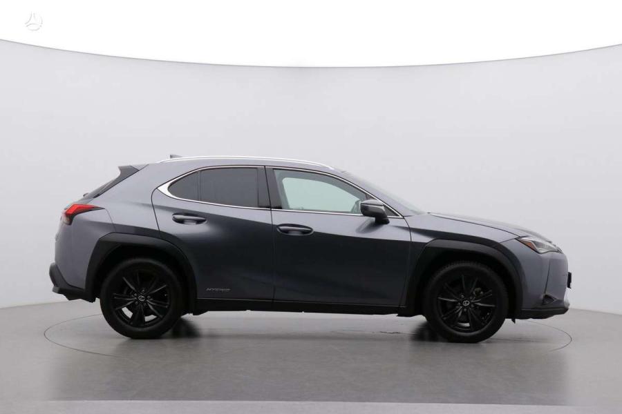 Grey Lexus UX 250h 2021 in Vilnius, with an engine capacity of 1.99 L and mileage of 120 thousand km for 24400 €, photo 17 on AUTOMOTO.COM.LV