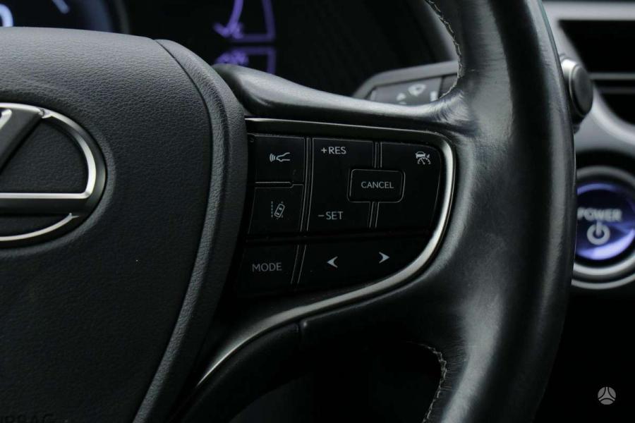 Grey Lexus UX 250h 2021 in Vilnius, with an engine capacity of 1.99 L and mileage of 120 thousand km for 24400 €, photo 25 on AUTOMOTO.COM.LV