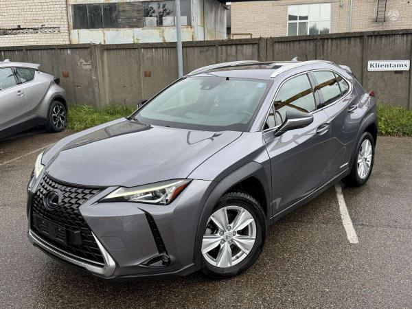 Grey Lexus UX 250h 2021 in Vilnius, with an engine capacity of 1.99 L and mileage of 210 thousand km for 17900 €, photo 3 on AUTOMOTO.COM.LV