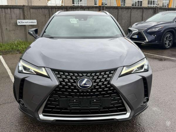 Grey Lexus UX 250h 2021 in Vilnius, with an engine capacity of 1.99 L and mileage of 210 thousand km for 17900 €, photo 4 on AUTOMOTO.COM.LV