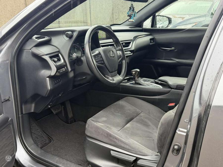 Pelēks Lexus UX 250h 2021 Viļņa, ar dzinēja tilpumu 1.99 L un nobraukumu 210 tūkst. km par 17900 €, foto 17 vietnē AUTOMOTO.COM.LV