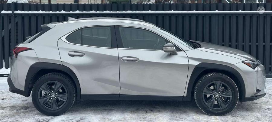 Pelēks Lexus UX 250h 2023 Viļņa, ar dzinēja tilpumu 1.99 L un nobraukumu 17 tūkst. km par 29800 €, foto 5 vietnē AUTOMOTO.COM.LV