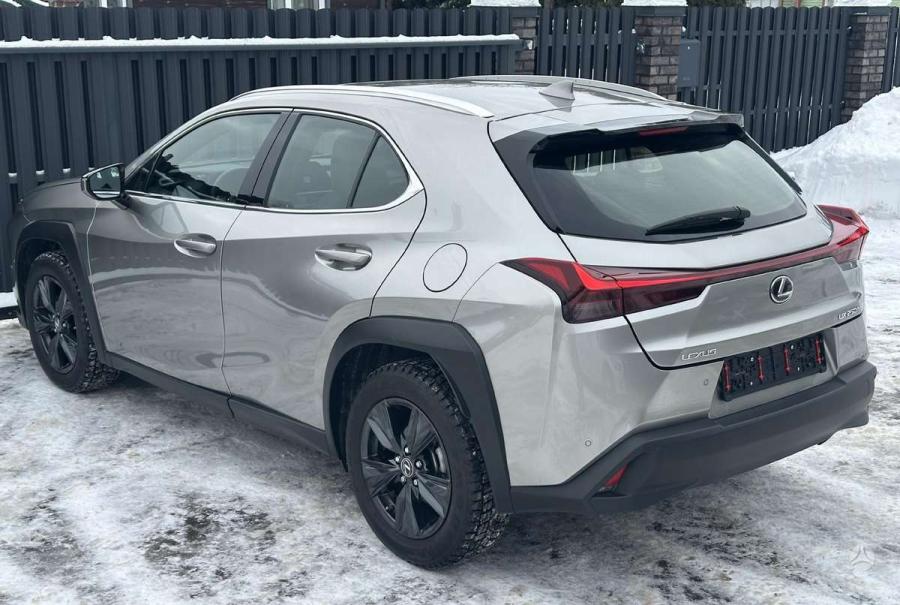 Pelēks Lexus UX 250h 2023 Viļņa, ar dzinēja tilpumu 1.99 L un nobraukumu 17 tūkst. km par 29800 €, foto 7 vietnē AUTOMOTO.COM.LV
