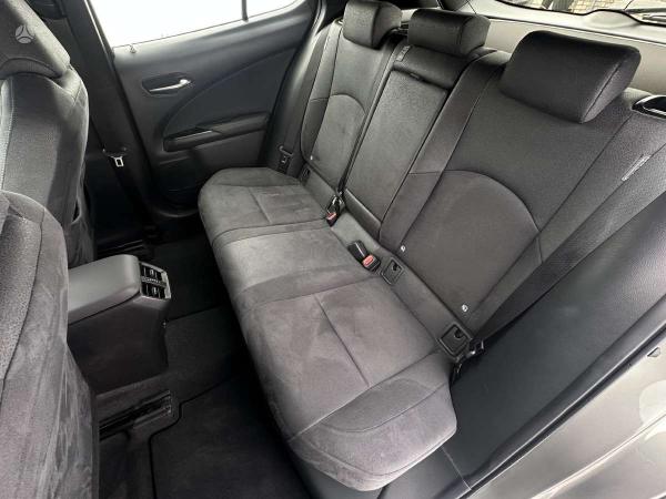 Pelēks Lexus UX 250h 2023 Viļņa, ar dzinēja tilpumu 1.99 L un nobraukumu 17 tūkst. km par 29800 €, foto 11 vietnē AUTOMOTO.COM.LV