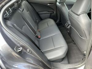 Pelēks Lexus UX 250h 2023 Viļņa, ar dzinēja tilpumu 2.00 L un nobraukumu 47 tūkst. km par 31750 €, foto 6 vietnē AUTOMOTO.COM.LV
