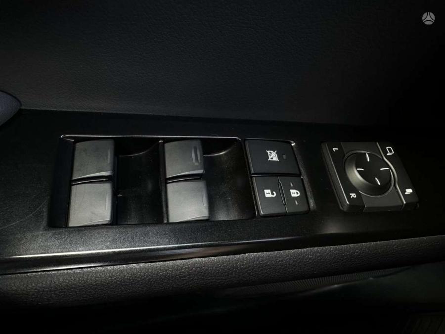 Pelēks Lexus UX 250h 2023 Viļņa, ar dzinēja tilpumu 2.00 L un nobraukumu 47 tūkst. km par 31750 €, foto 24 vietnē AUTOMOTO.COM.LV