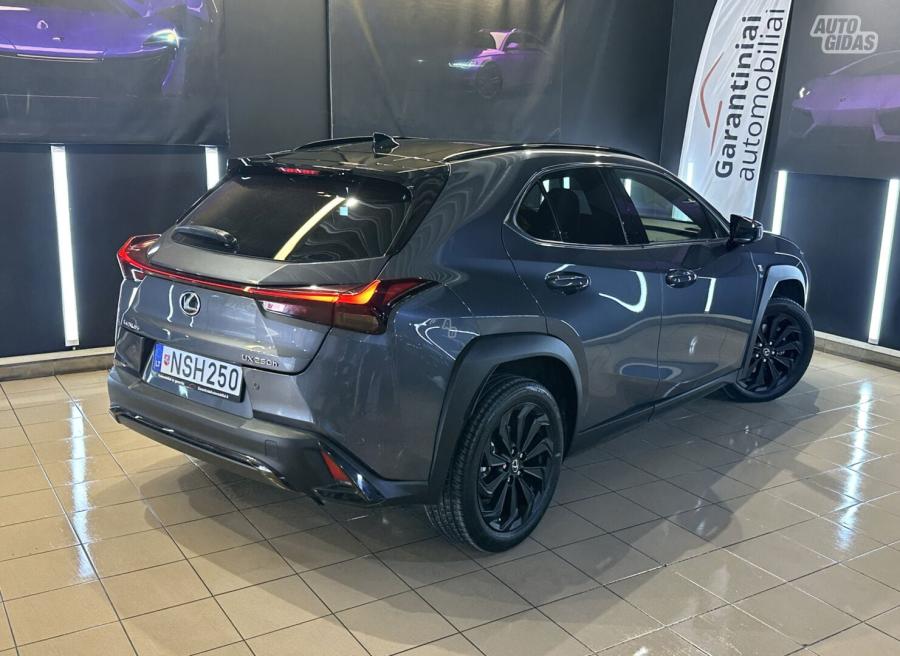 Серый Лексус UX 250h 2023 в Авиженяй, объемом двигателя 2.00 л и пробегом 47 тыс. км за 31750 €, фото 3 на AUTOMOTO.COM.LV