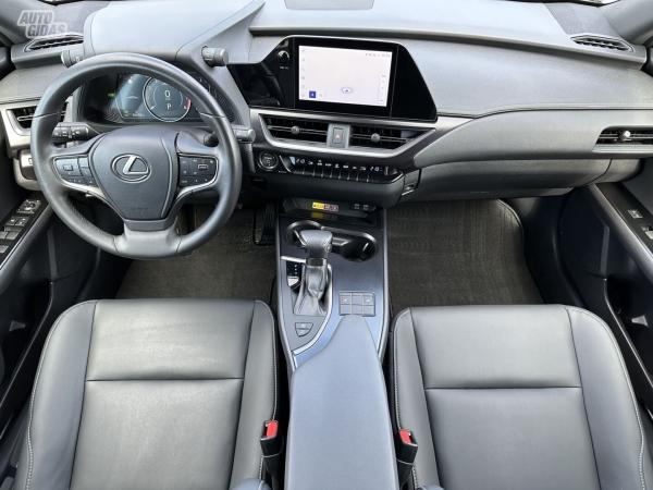 Grey Lexus UX 250h 2023 in Avizieniai, with an engine capacity of 2.00 L and mileage of 47 thousand km for 31750 €, photo 3 on AUTOMOTO.COM.LV