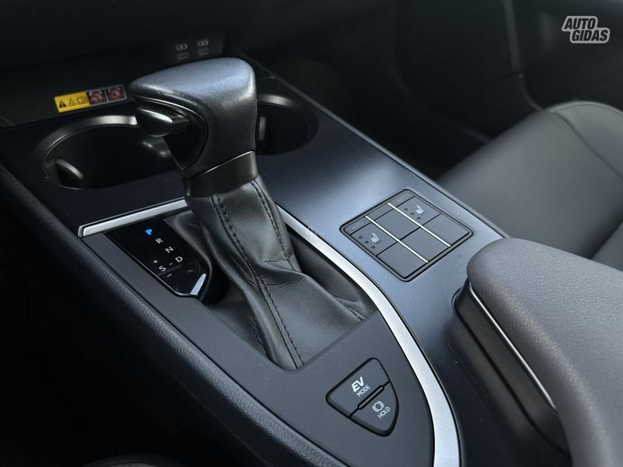 Серый Лексус UX 250h 2023 в Авиженяй, объемом двигателя 2.00 л и пробегом 47 тыс. км за 31750 €, фото 22 на AUTOMOTO.COM.LV
