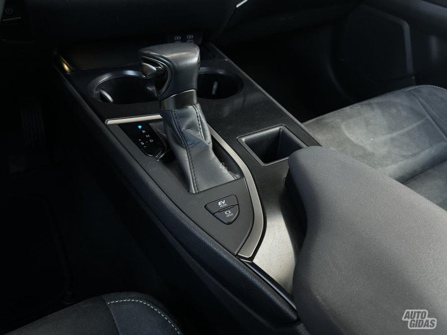 Серый Лексус UX 250h 2023 в Авиженяй, объемом двигателя 2.00 л и пробегом 137 тыс. км за 24950 €, фото 22 на AUTOMOTO.COM.LV
