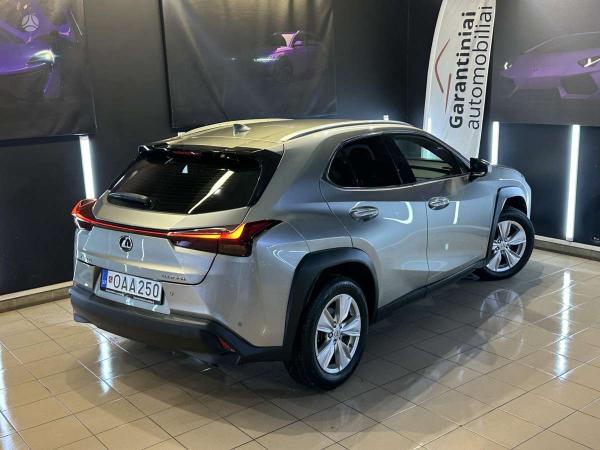 Серый Лексус UX 250h 2023 в Вильнюс, объемом двигателя 2.00 л и пробегом 137 тыс. км за 24950 €, фото 2 на AUTOMOTO.COM.LV
