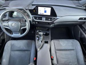 Grey Lexus UX 250h 2023 in Vilnius, with an engine capacity of 2.00 L and mileage of 137 thousand km for 24950 €, photo 4 on AUTOMOTO.COM.LV