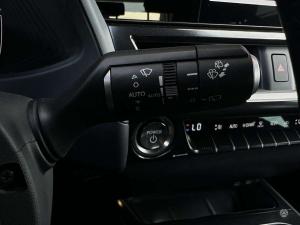 Grey Lexus UX 250h 2023 in Vilnius, with an engine capacity of 2.00 L and mileage of 137 thousand km for 24950 €, photo 13 on AUTOMOTO.COM.LV