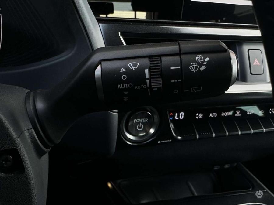Grey Lexus UX 250h 2023 in Vilnius, with an engine capacity of 2.00 L and mileage of 137 thousand km for 24950 €, photo 13 on AUTOMOTO.COM.LV