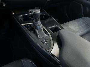 Grey Lexus UX 250h 2023 in Vilnius, with an engine capacity of 2.00 L and mileage of 137 thousand km for 24950 €, photo 22 on AUTOMOTO.COM.LV