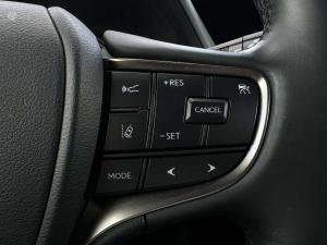 Серый Лексус UX 250h 2023 в Вильнюс, объемом двигателя 2.00 л и пробегом 31 тыс. км за 30950 €, фото 12 на AUTOMOTO.COM.LV