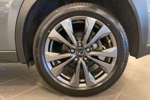 Pelēks Lexus UX 250h 2023 Viļņa, ar dzinēja tilpumu 1.99 L un nobraukumu 38 tūkst. km par 31000 €, foto 20 vietnē AUTOMOTO.COM.LV