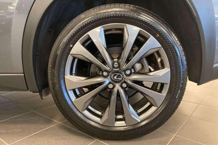 Pelēks Lexus UX 250h 2023 Viļņa, ar dzinēja tilpumu 1.99 L un nobraukumu 38 tūkst. km par 31000 €, foto 20 vietnē AUTOMOTO.COM.LV