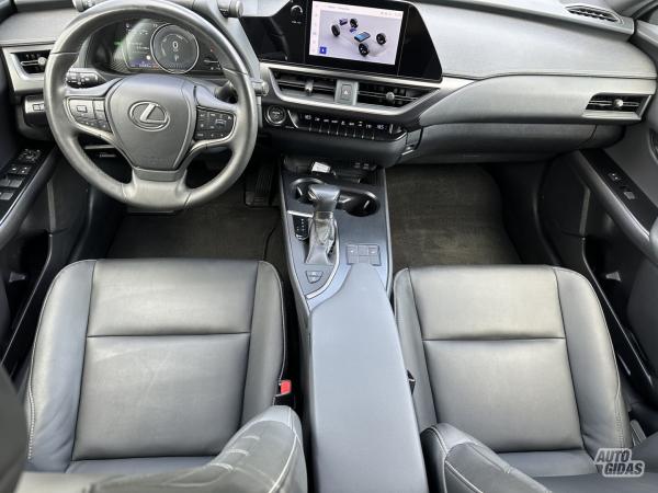 Серый Лексус UX 250h 2023 в Авиженяй, объемом двигателя 2.00 л и пробегом 31 тыс. км за 30950 €, фото 4 на AUTOMOTO.COM.LV