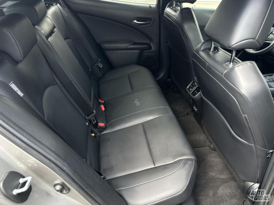 Grey Lexus UX 250h 2023 in Avizieniai, with an engine capacity of 2.00 L and mileage of 31 thousand km for 30950 €, photo 6 on AUTOMOTO.COM.LV