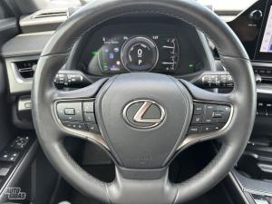 Grey Lexus UX 250h 2023 in Avizieniai, with an engine capacity of 2.00 L and mileage of 31 thousand km for 30950 €, photo 7 on AUTOMOTO.COM.LV