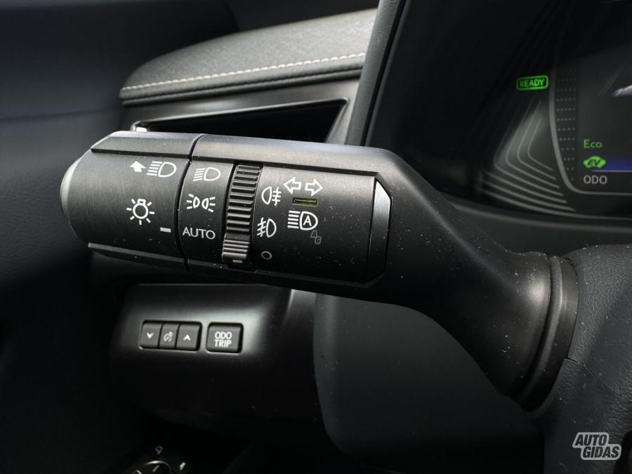 Grey Lexus UX 250h 2023 in Avizieniai, with an engine capacity of 2.00 L and mileage of 31 thousand km for 30950 €, photo 13 on AUTOMOTO.COM.LV