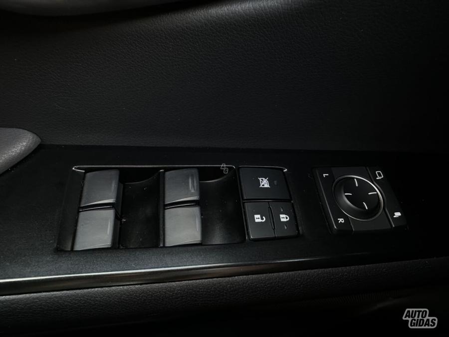 Grey Lexus UX 250h 2023 in Avizieniai, with an engine capacity of 2.00 L and mileage of 31 thousand km for 30950 €, photo 24 on AUTOMOTO.COM.LV