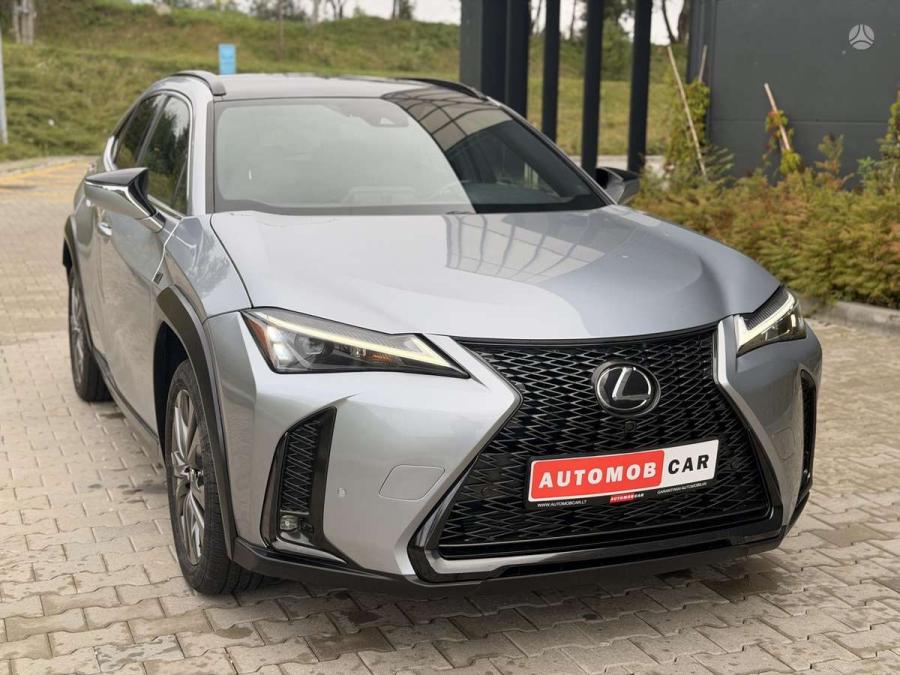 Grey Lexus UX 250h 2024 in Vilnius, with an engine capacity of 1.99 L and mileage of 61 thousand km for 31500 €, photo 4 on AUTOMOTO.COM.LV