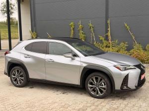 Grey Lexus UX 250h 2024 in Vilnius, with an engine capacity of 1.99 L and mileage of 61 thousand km for 31500 €, photo 5 on AUTOMOTO.COM.LV