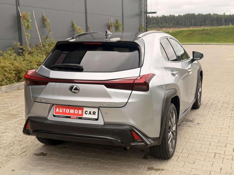 Grey Lexus UX 250h 2024 in Vilnius, with an engine capacity of 1.99 L and mileage of 61 thousand km for 31500 €, photo 6 on AUTOMOTO.COM.LV