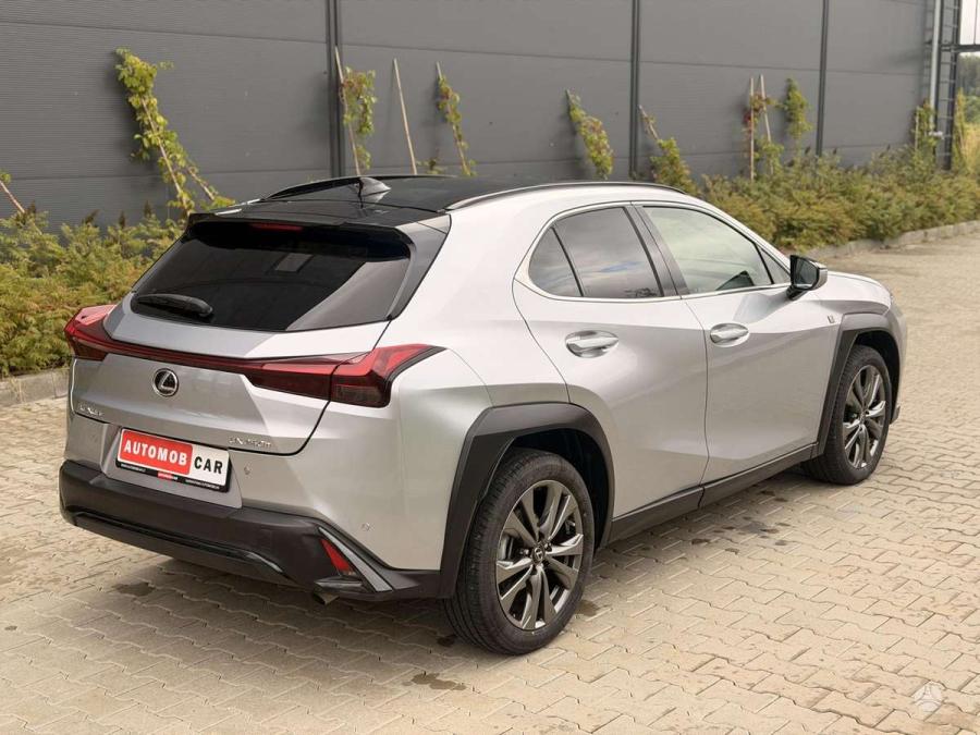 Grey Lexus UX 250h 2024 in Vilnius, with an engine capacity of 1.99 L and mileage of 61 thousand km for 31500 €, photo 7 on AUTOMOTO.COM.LV