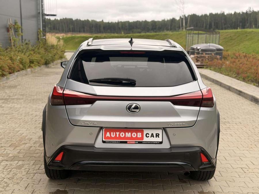 Grey Lexus UX 250h 2024 in Vilnius, with an engine capacity of 1.99 L and mileage of 61 thousand km for 31500 €, photo 10 on AUTOMOTO.COM.LV