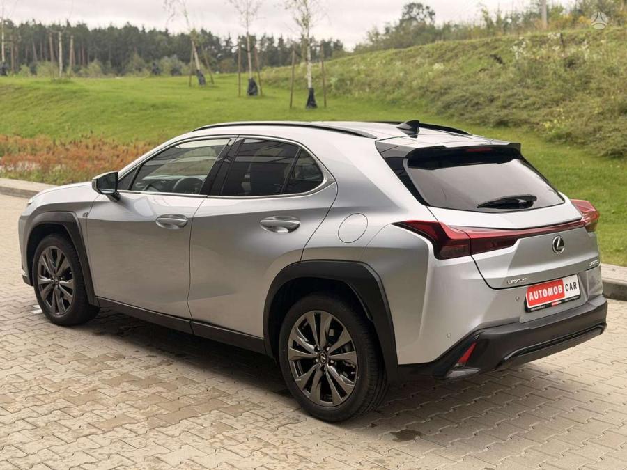 Grey Lexus UX 250h 2024 in Vilnius, with an engine capacity of 1.99 L and mileage of 61 thousand km for 31500 €, photo 13 on AUTOMOTO.COM.LV