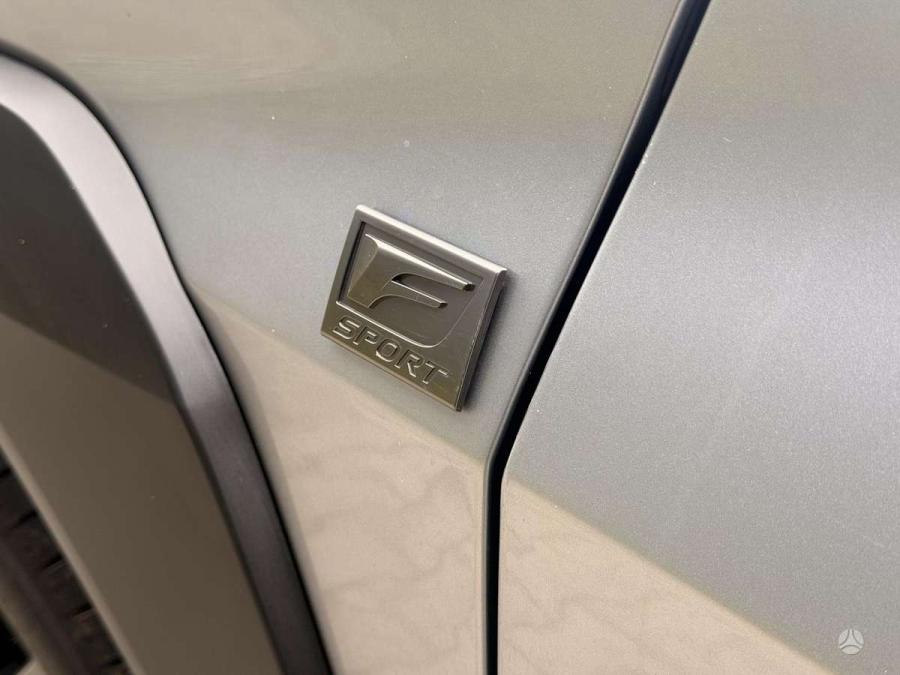 Grey Lexus UX 250h 2024 in Vilnius, with an engine capacity of 1.99 L and mileage of 61 thousand km for 31500 €, photo 15 on AUTOMOTO.COM.LV