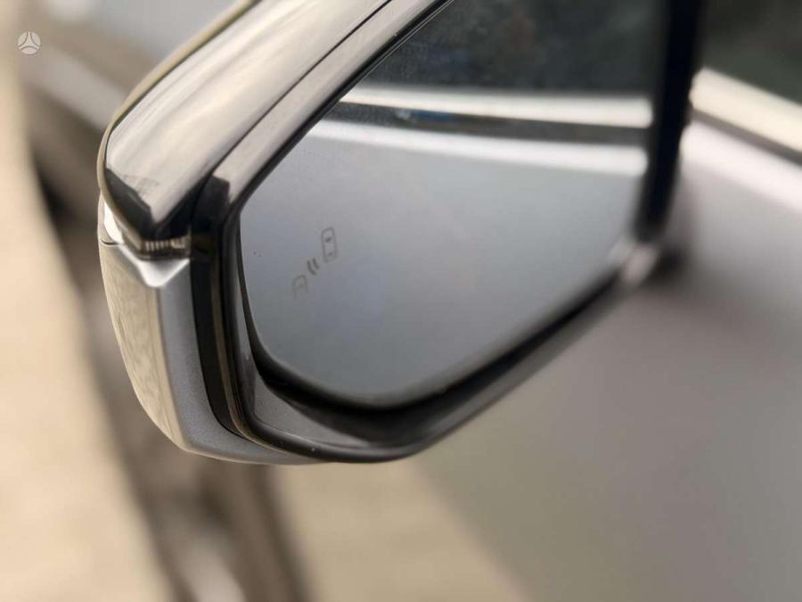 Grey Lexus UX 250h 2024 in Vilnius, with an engine capacity of 1.99 L and mileage of 61 thousand km for 31500 €, photo 16 on AUTOMOTO.COM.LV
