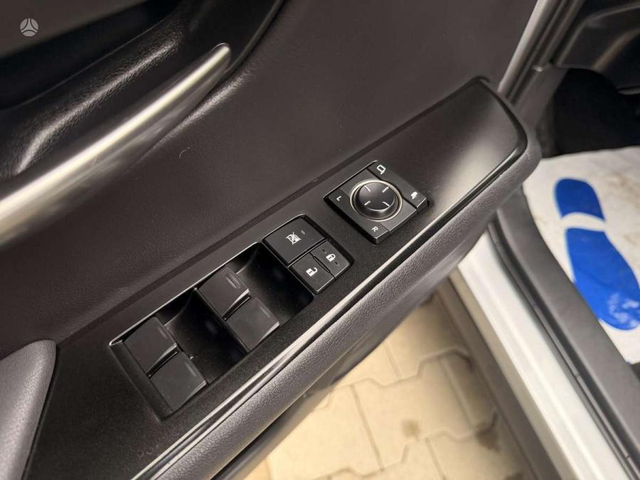 Grey Lexus UX 250h 2024 in Vilnius, with an engine capacity of 1.99 L and mileage of 61 thousand km for 31500 €, photo 18 on AUTOMOTO.COM.LV