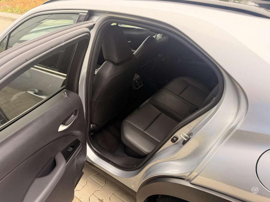 Grey Lexus UX 250h 2024 in Vilnius, with an engine capacity of 1.99 L and mileage of 61 thousand km for 31500 €, photo 20 on AUTOMOTO.COM.LV