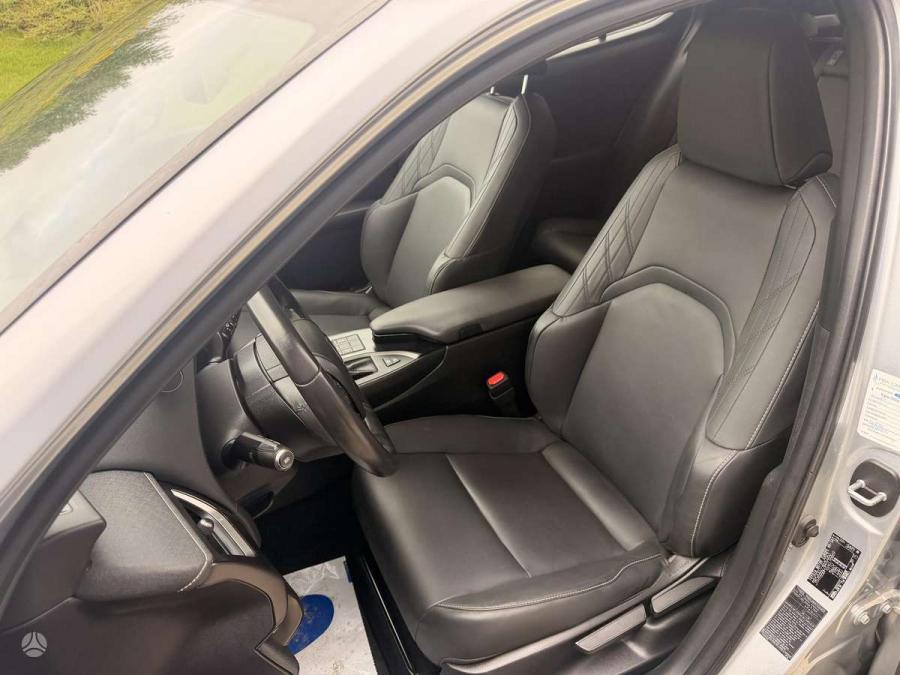 Grey Lexus UX 250h 2024 in Vilnius, with an engine capacity of 1.99 L and mileage of 61 thousand km for 31500 €, photo 21 on AUTOMOTO.COM.LV