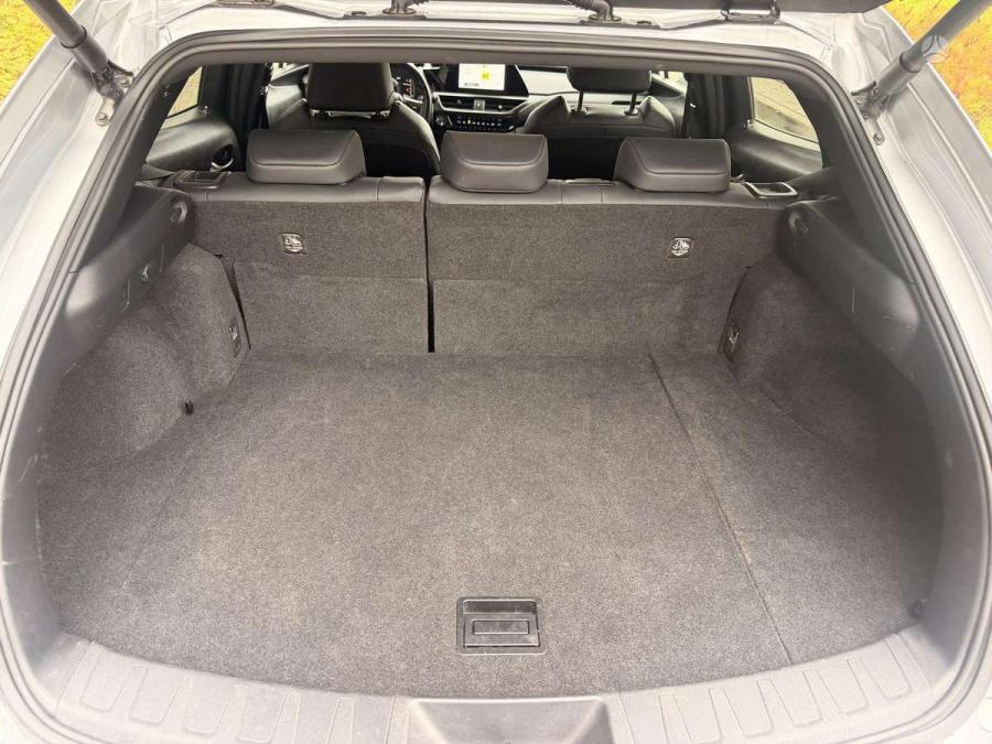 Grey Lexus UX 250h 2024 in Vilnius, with an engine capacity of 1.99 L and mileage of 61 thousand km for 31500 €, photo 24 on AUTOMOTO.COM.LV