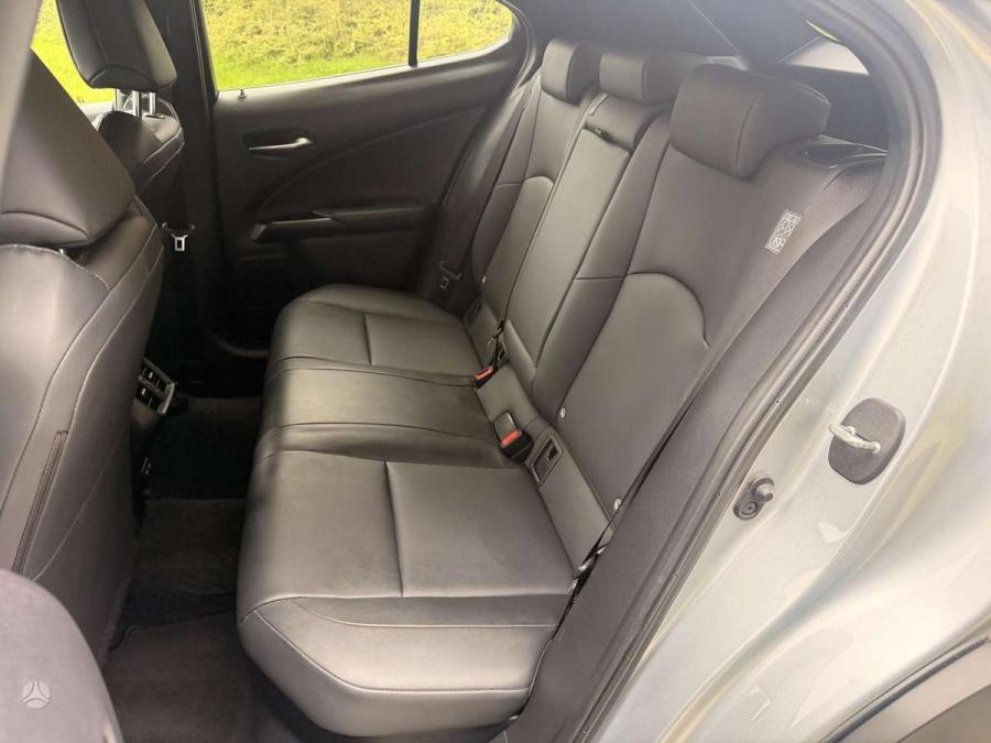 Grey Lexus UX 250h 2024 in Vilnius, with an engine capacity of 1.99 L and mileage of 61 thousand km for 31500 €, photo 25 on AUTOMOTO.COM.LV