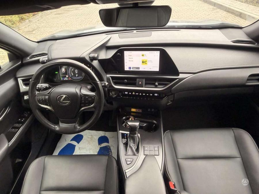 Grey Lexus UX 250h 2024 in Vilnius, with an engine capacity of 1.99 L and mileage of 61 thousand km for 31500 €, photo 26 on AUTOMOTO.COM.LV