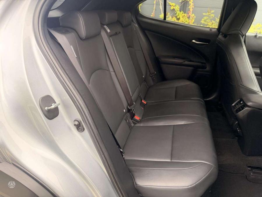 Grey Lexus UX 250h 2024 in Vilnius, with an engine capacity of 1.99 L and mileage of 61 thousand km for 31500 €, photo 27 on AUTOMOTO.COM.LV
