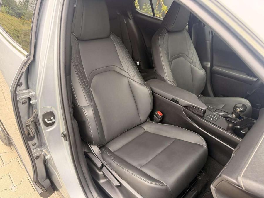 Grey Lexus UX 250h 2024 in Vilnius, with an engine capacity of 1.99 L and mileage of 61 thousand km for 31500 €, photo 29 on AUTOMOTO.COM.LV