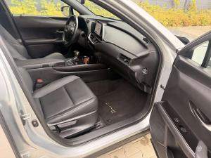Grey Lexus UX 250h 2024 in Vilnius, with an engine capacity of 1.99 L and mileage of 61 thousand km for 31500 €, photo 30 on AUTOMOTO.COM.LV