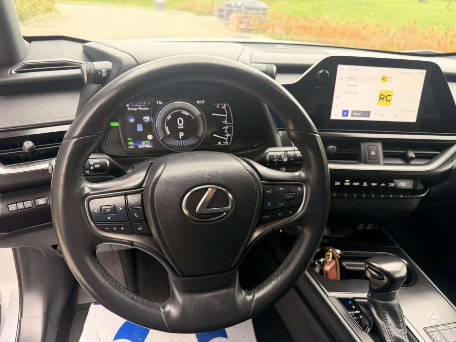 Grey Lexus UX 250h 2024 in Vilnius, with an engine capacity of 1.99 L and mileage of 61 thousand km for 31500 €, photo 34 on AUTOMOTO.COM.LV