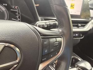 Grey Lexus UX 250h 2024 in Vilnius, with an engine capacity of 1.99 L and mileage of 61 thousand km for 31500 €, photo 35 on AUTOMOTO.COM.LV