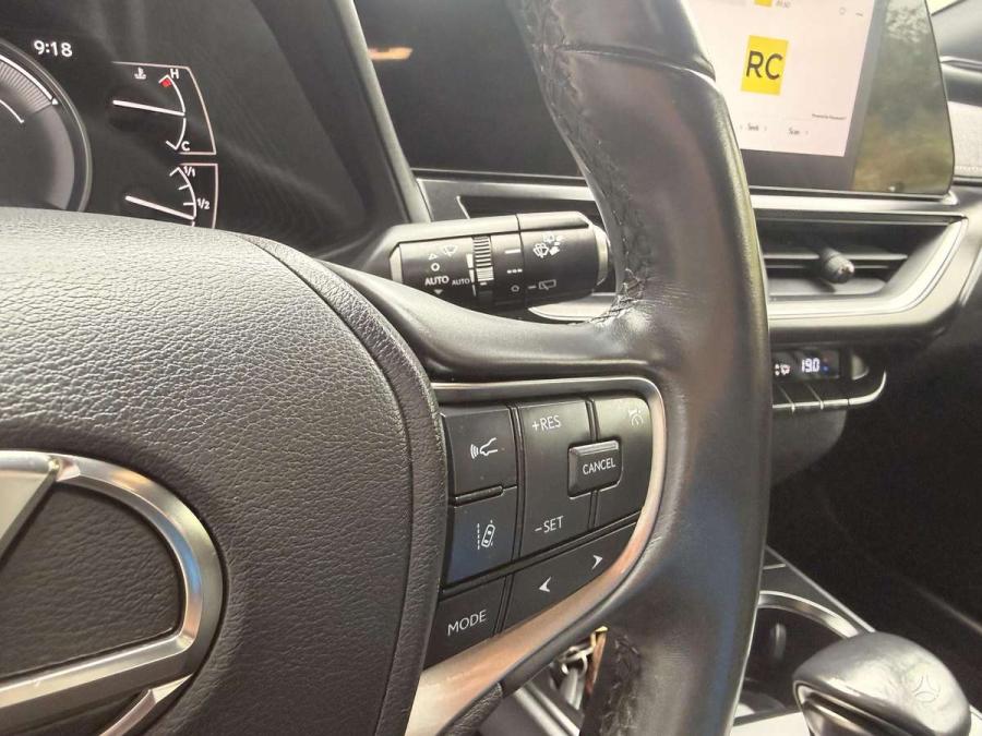 Grey Lexus UX 250h 2024 in Vilnius, with an engine capacity of 1.99 L and mileage of 61 thousand km for 31500 €, photo 35 on AUTOMOTO.COM.LV