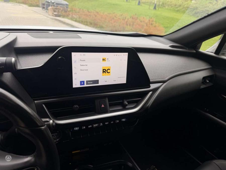 Grey Lexus UX 250h 2024 in Vilnius, with an engine capacity of 1.99 L and mileage of 61 thousand km for 31500 €, photo 40 on AUTOMOTO.COM.LV